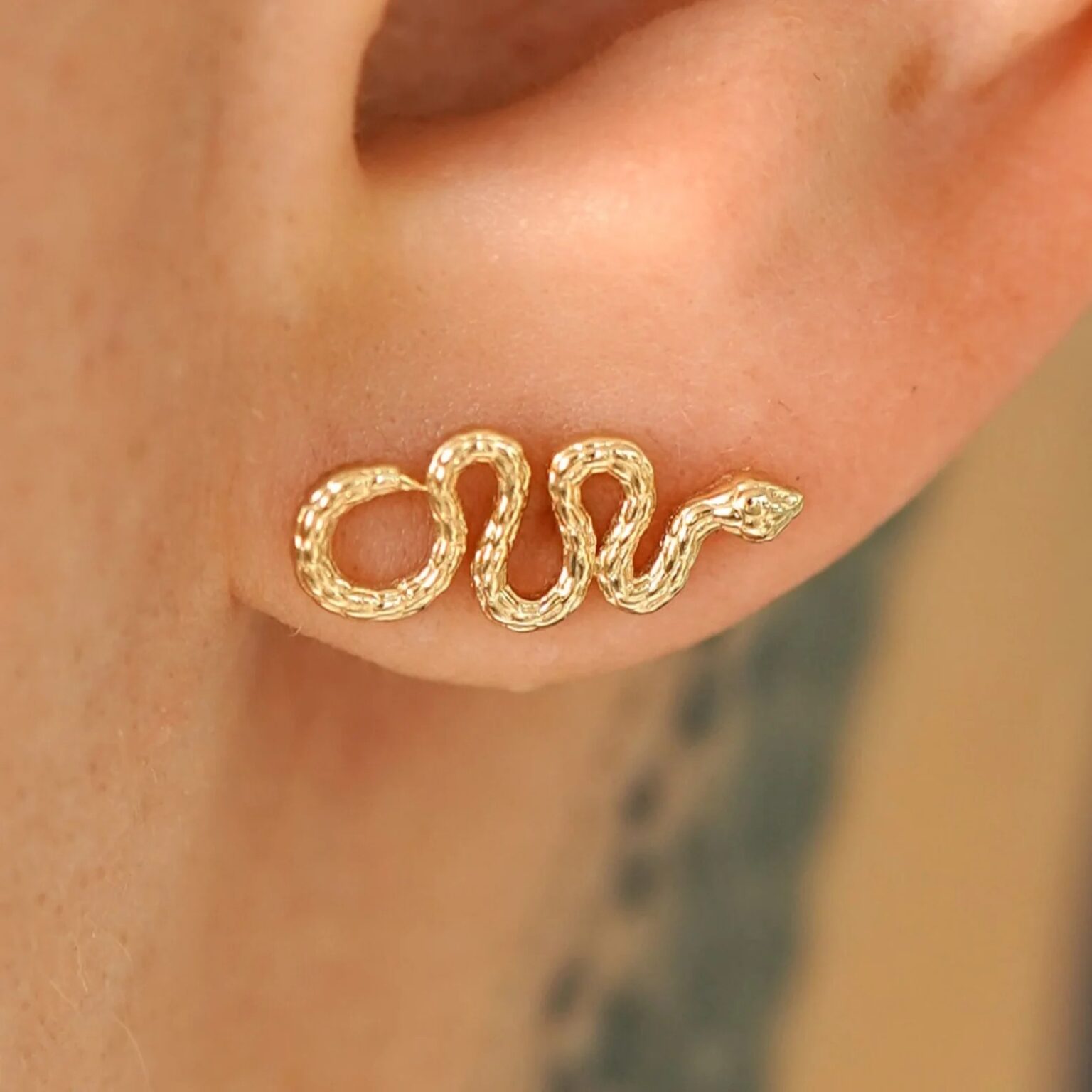 15 Gorgeous Lesbian Jewelry from Labrys Earrings to Sappho Rings